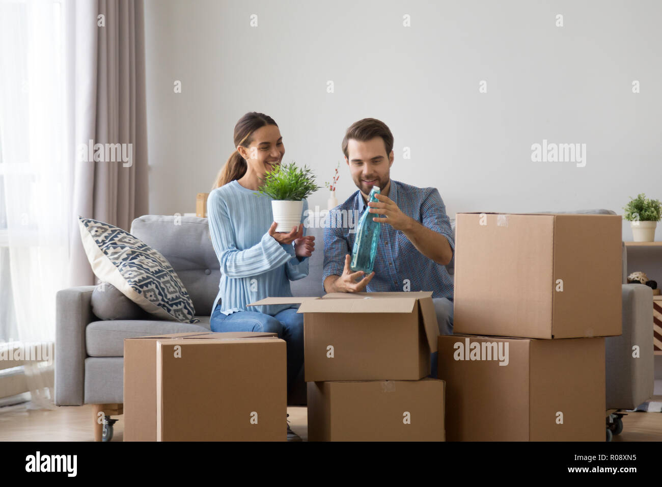 Married couple unpack belongings at new home Stock Photo - Alamy