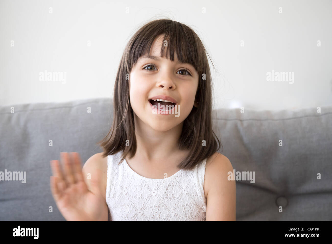 Child waving goodbye hi-res stock photography and images - Alamy