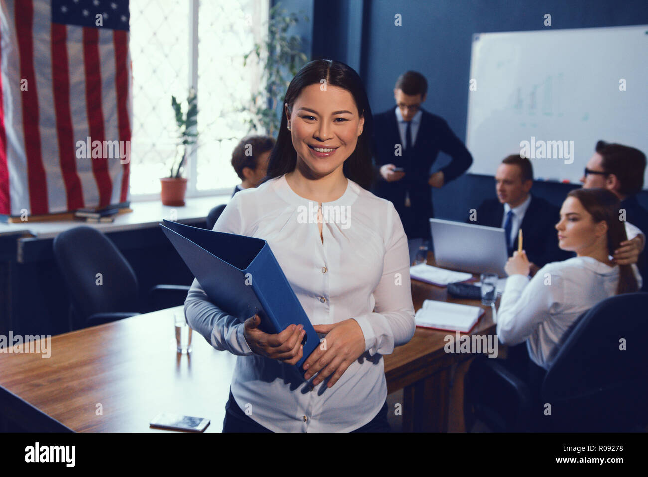 Middle office hi-res stock photography and images - Alamy