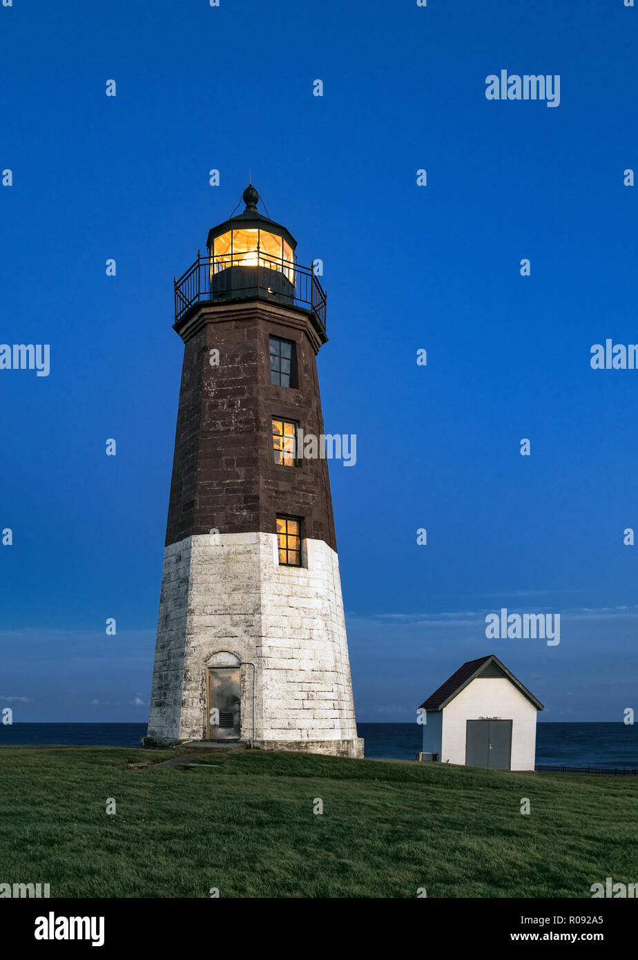 Dawn, point judith lighthouse hi-res stock photography and images - Alamy