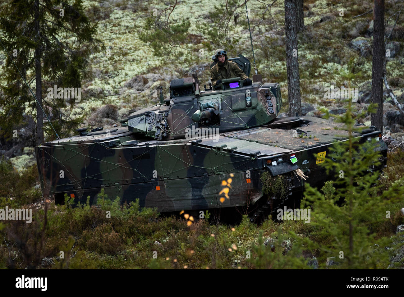 Rena - Dutch soldiers of the 45 Pantserinnfantriebatalijon train with ...