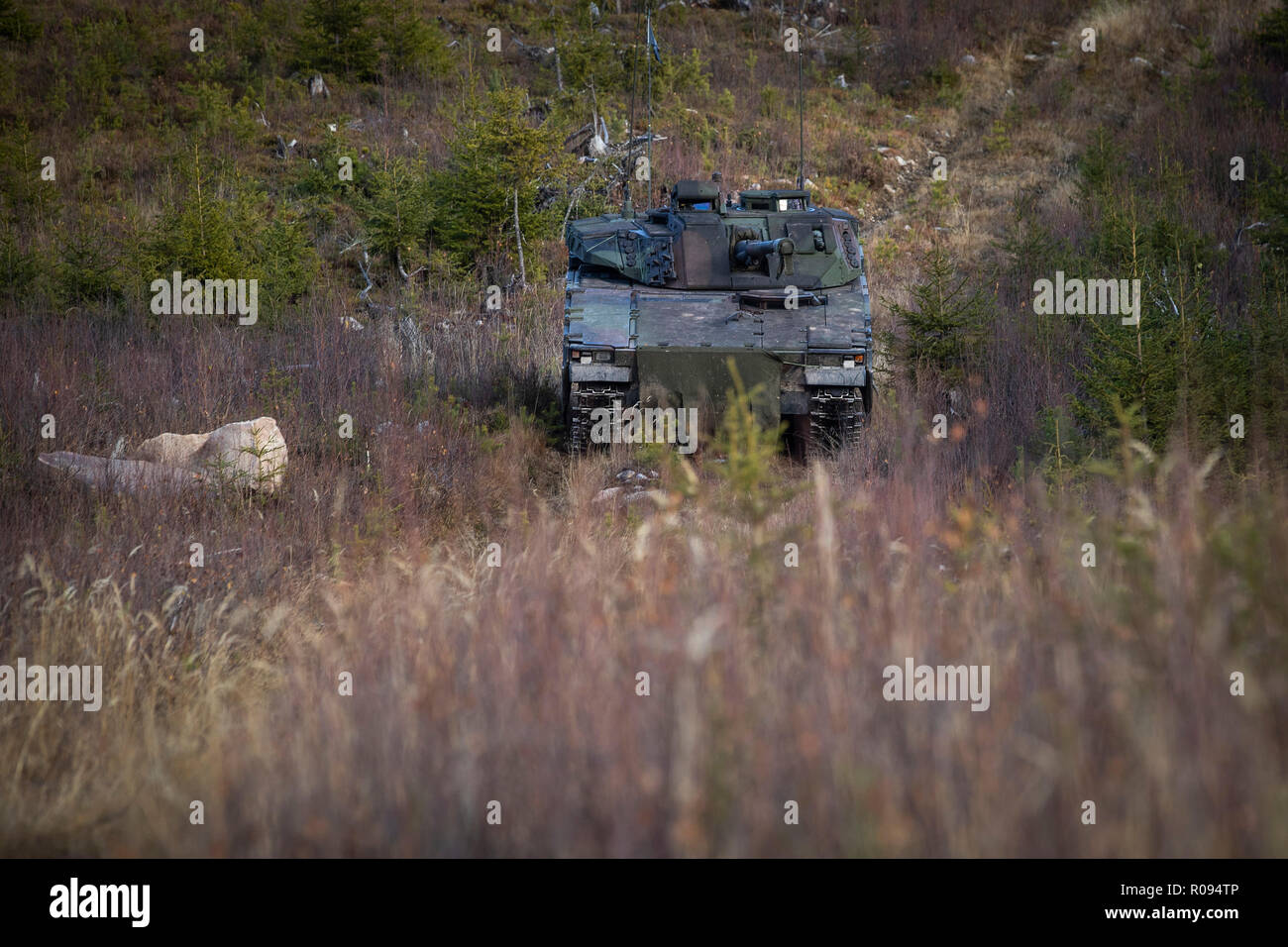 Rena - Dutch soldiers of the 45 Pantserinnfantriebatalijon train with ...