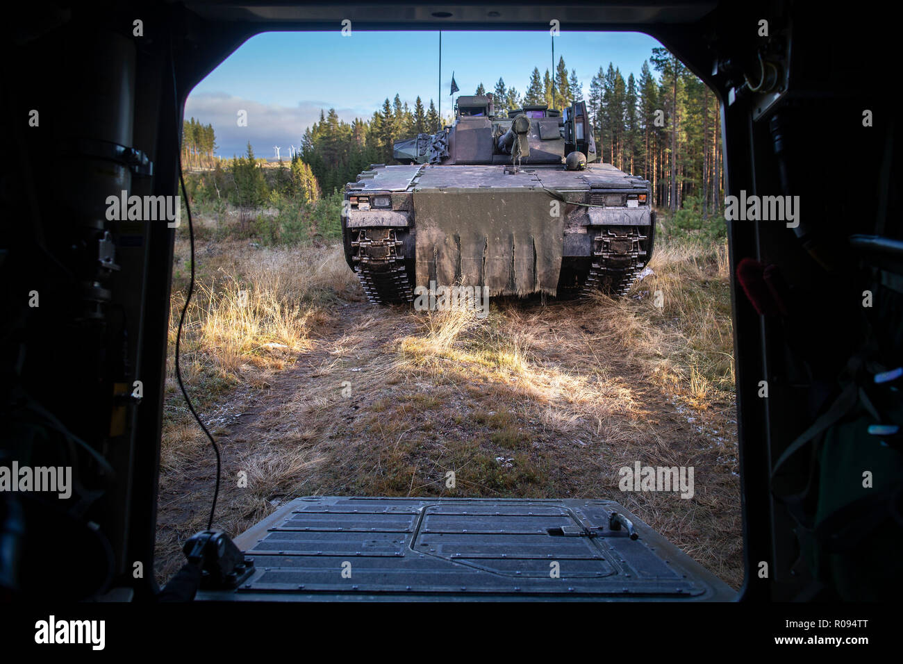 Rena - Dutch soldiers of the 45 Pantserinnfantriebatalijon train with ...