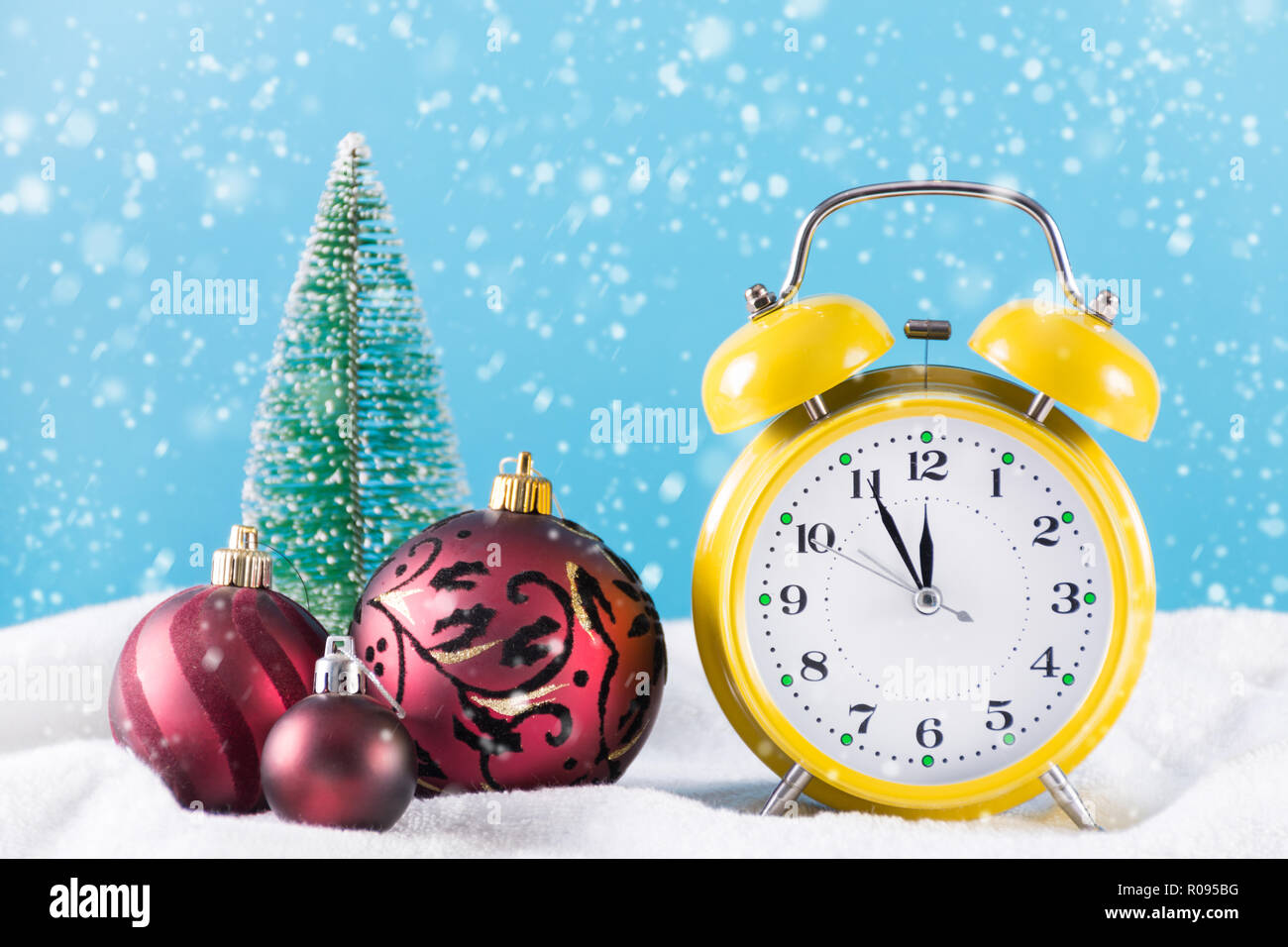 Christmas time ball store
