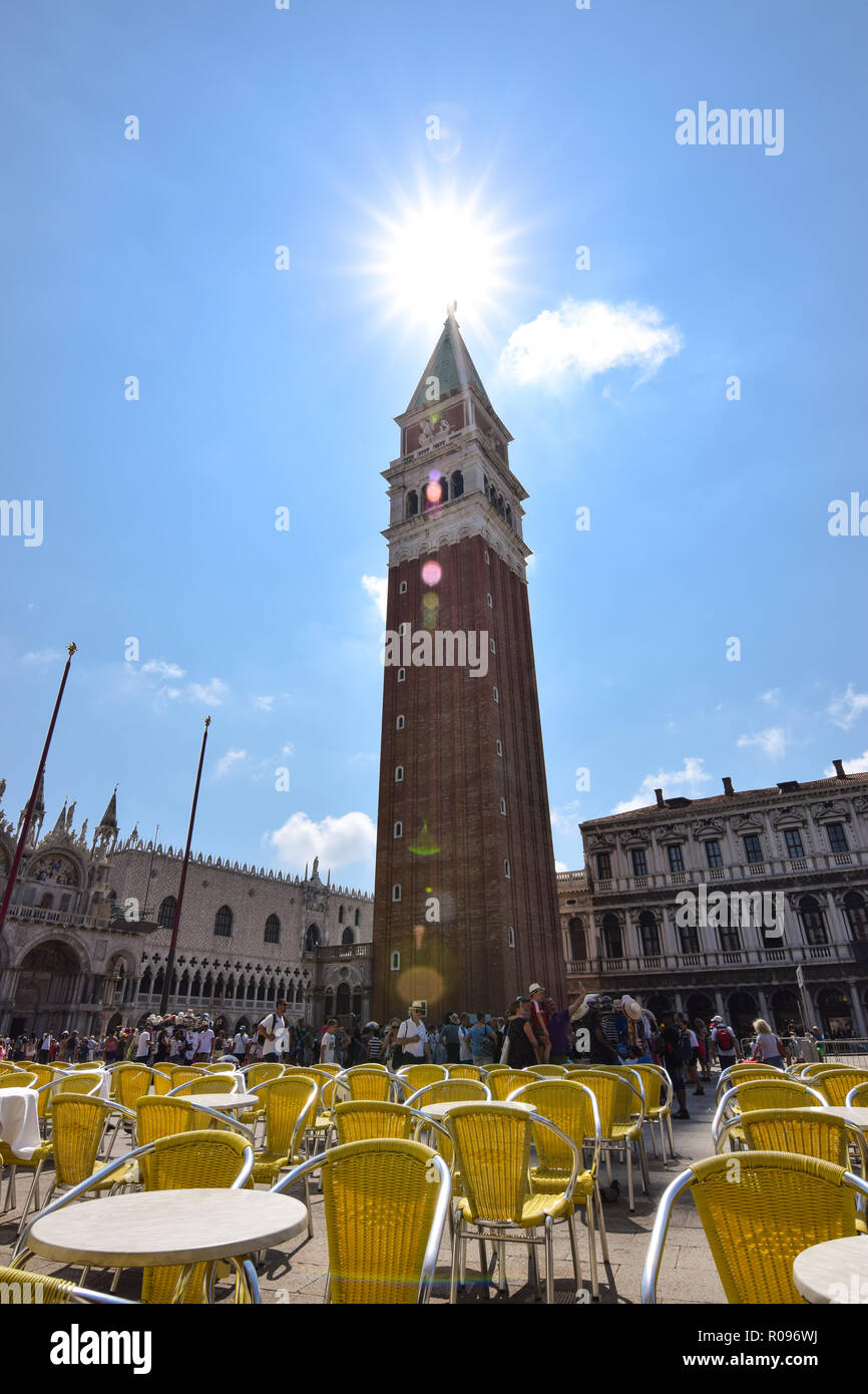 The sun overhead hi-res stock photography and images - Alamy