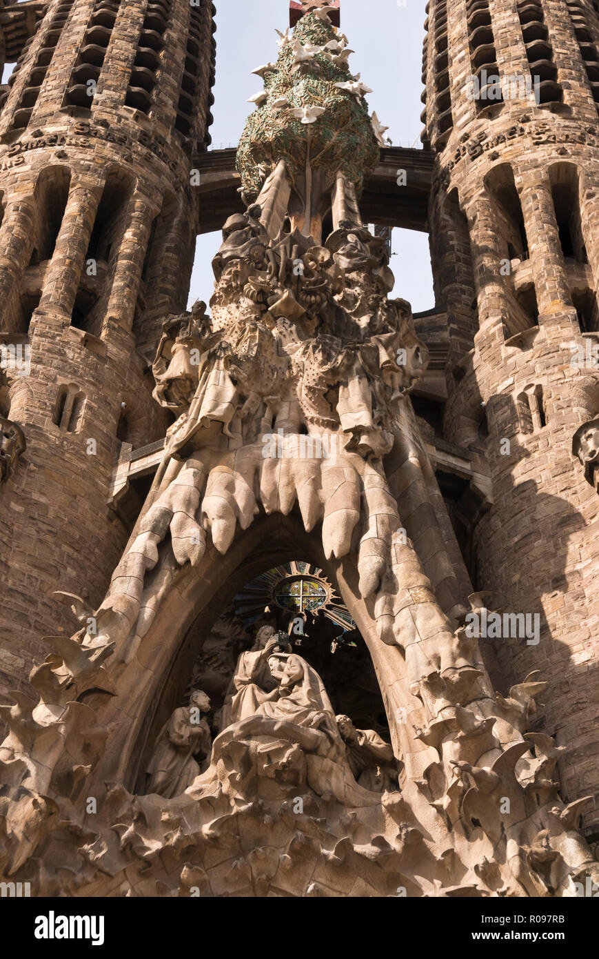 Barcelona exterior sculptures sagrada familia hi-res stock photography and images - Alamy