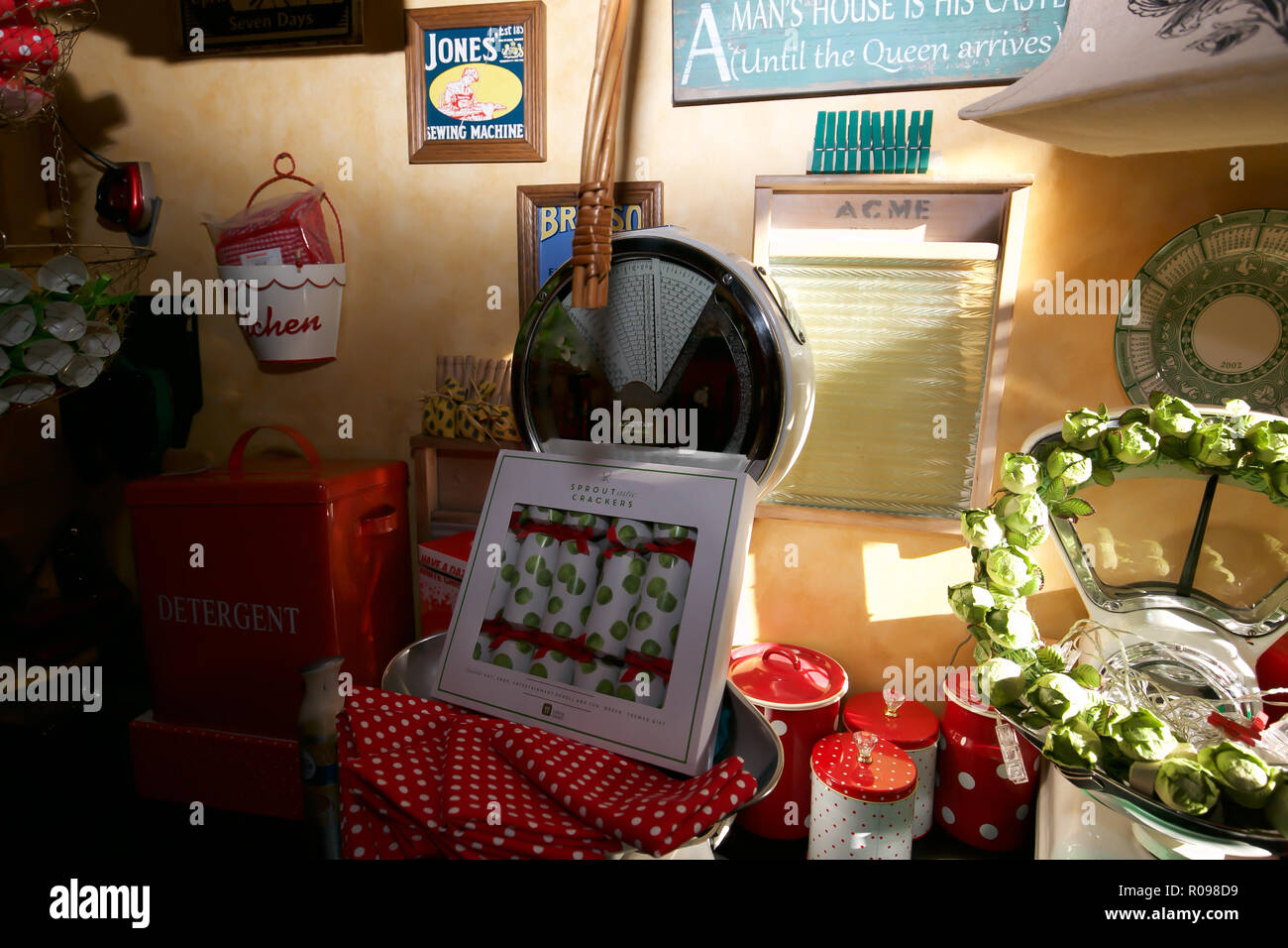 Kitchen family clutter hi-res stock photography and images - Alamy