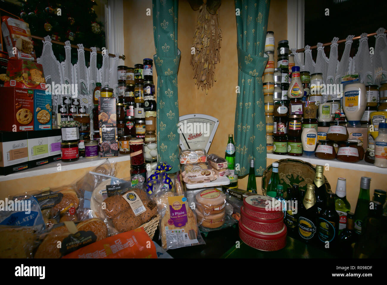 Kitchen family clutter hi-res stock photography and images - Alamy