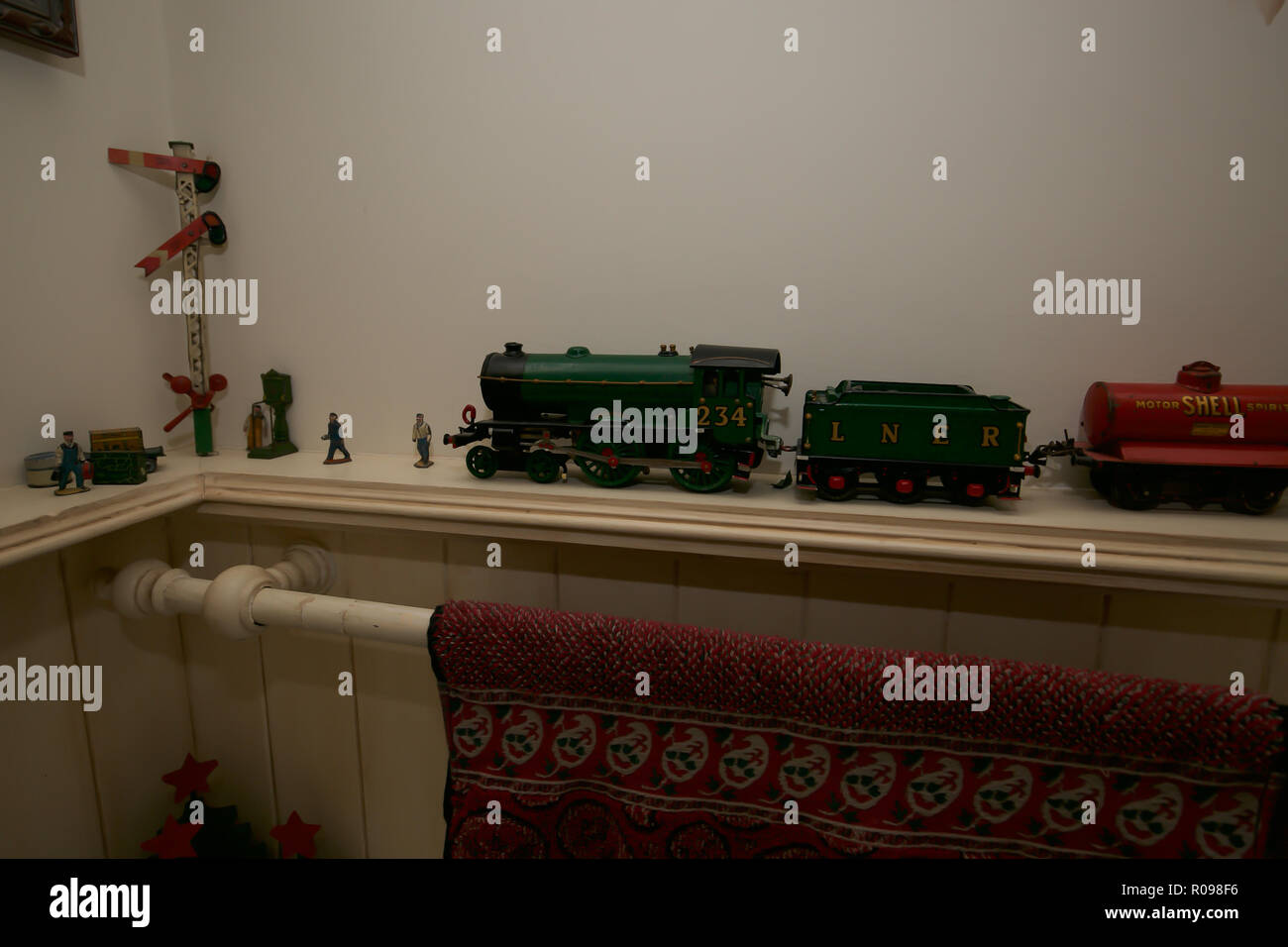 The train bathroom at The Hall at Abbey-Cwm-Hir Stock Photo - Alamy