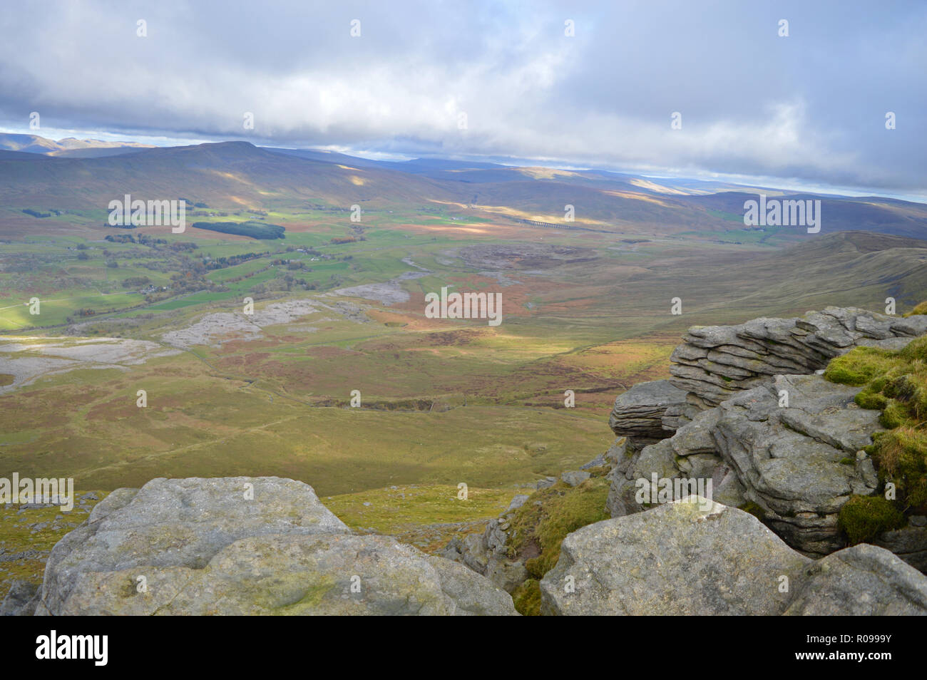 Ribblehead ingleborough whernside hi-res stock photography and images ...