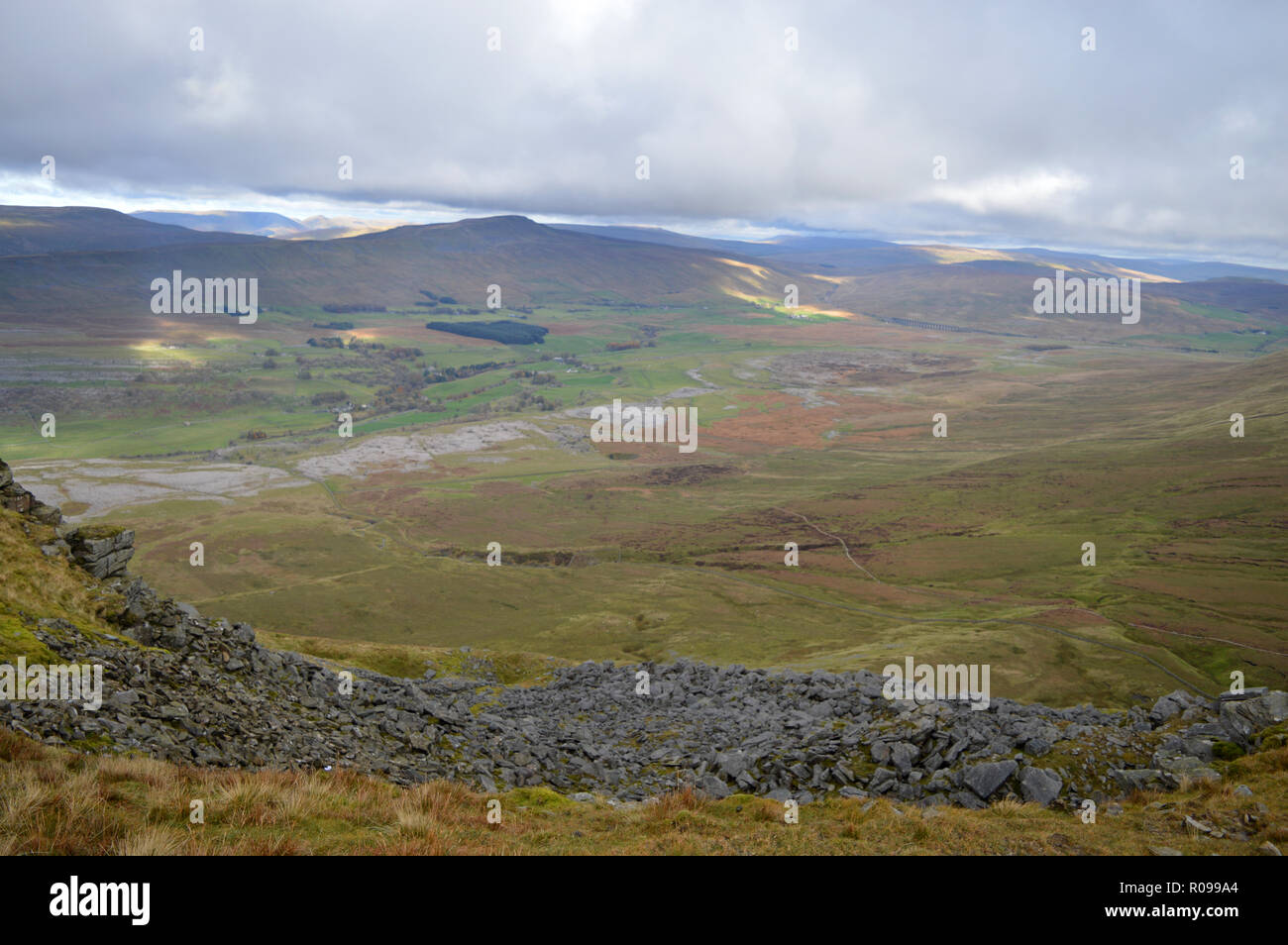 Ribblehead viaduct from whernside hi-res stock photography and images ...
