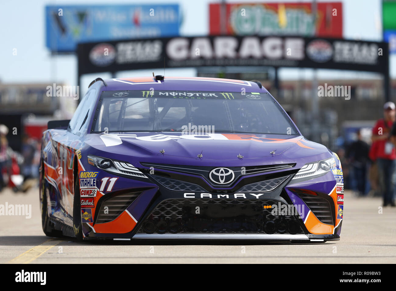 Ft. Worth, Texas, USA. 2nd Nov, 2018. Denny Hamlin (11) takes to the ...