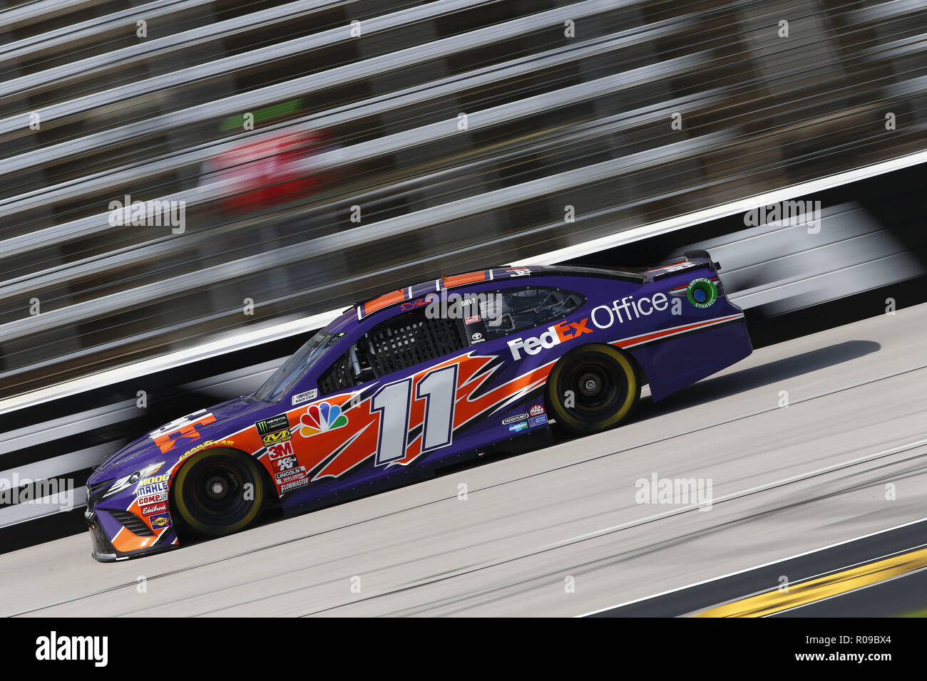 Ft. Worth, Texas, USA. 2nd Nov, 2018. Denny Hamlin (11) takes to the ...