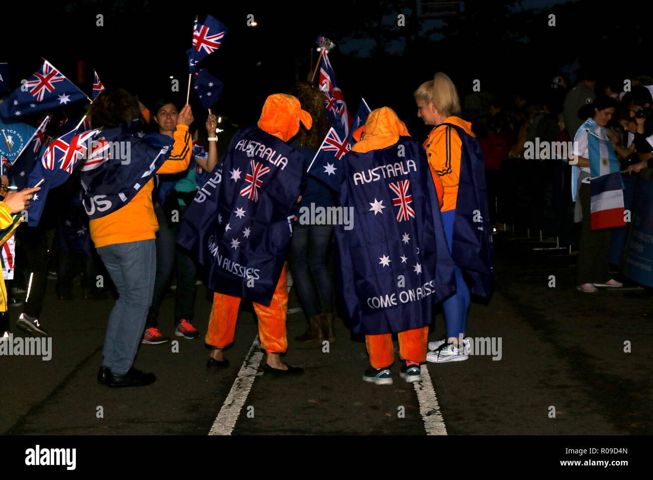 New York, USA. 2nd Nov, 2018. Thousands of marathon fans joined runners ...