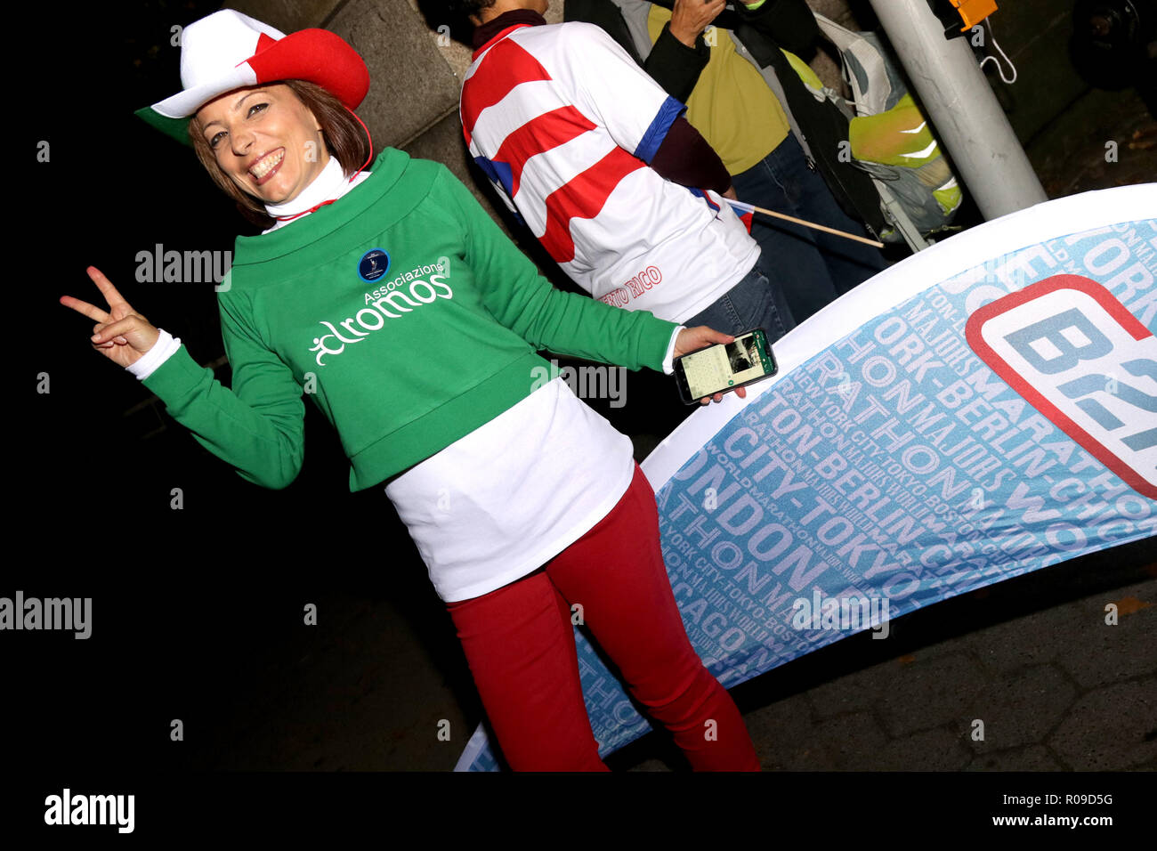 New York, USA. 2nd Nov, 2018. Thousands of marathon fans joined runners ...