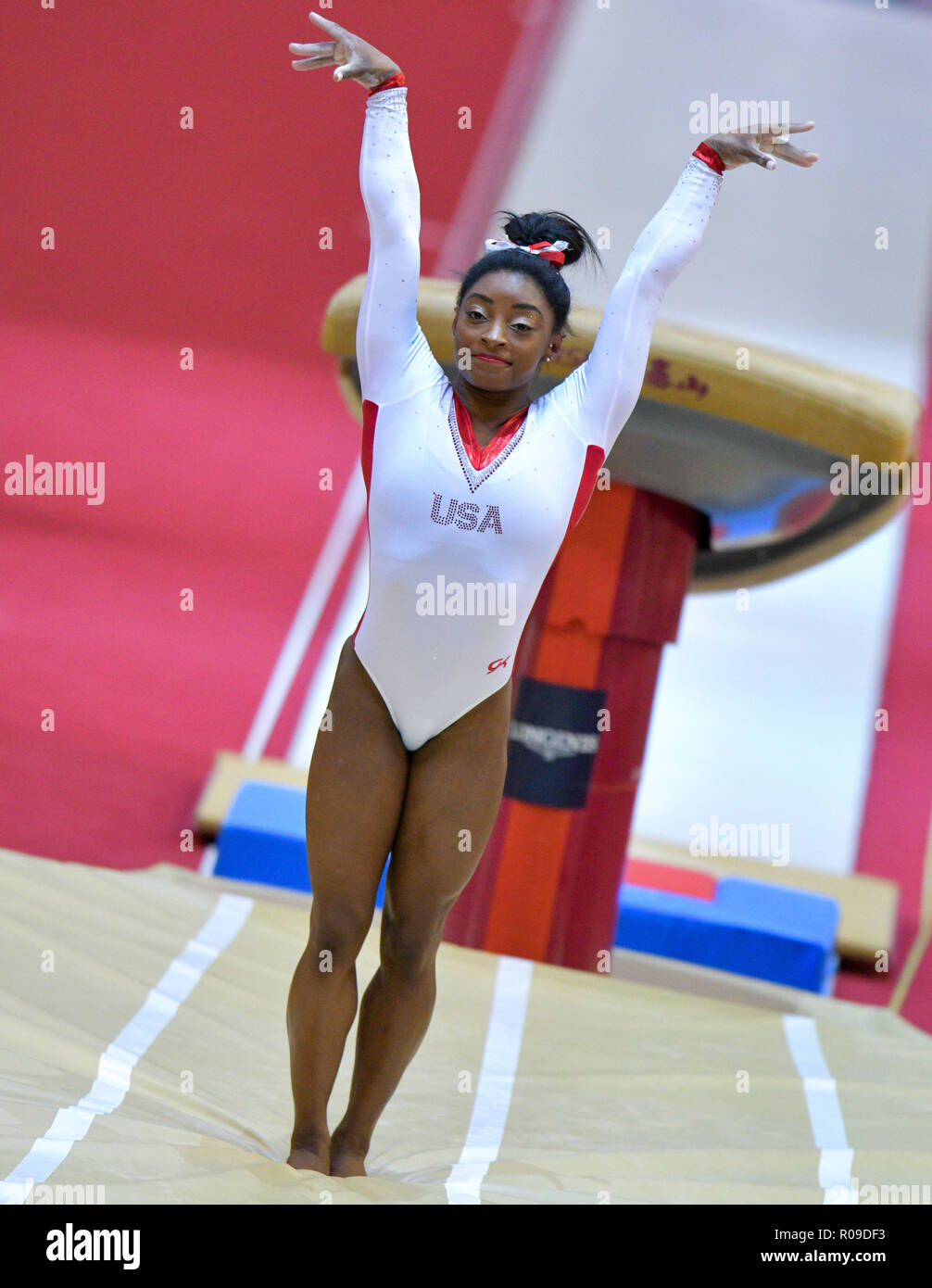 Doha, Qatar. 2nd Nov, 2018. Simone Biles of the United States competes ...