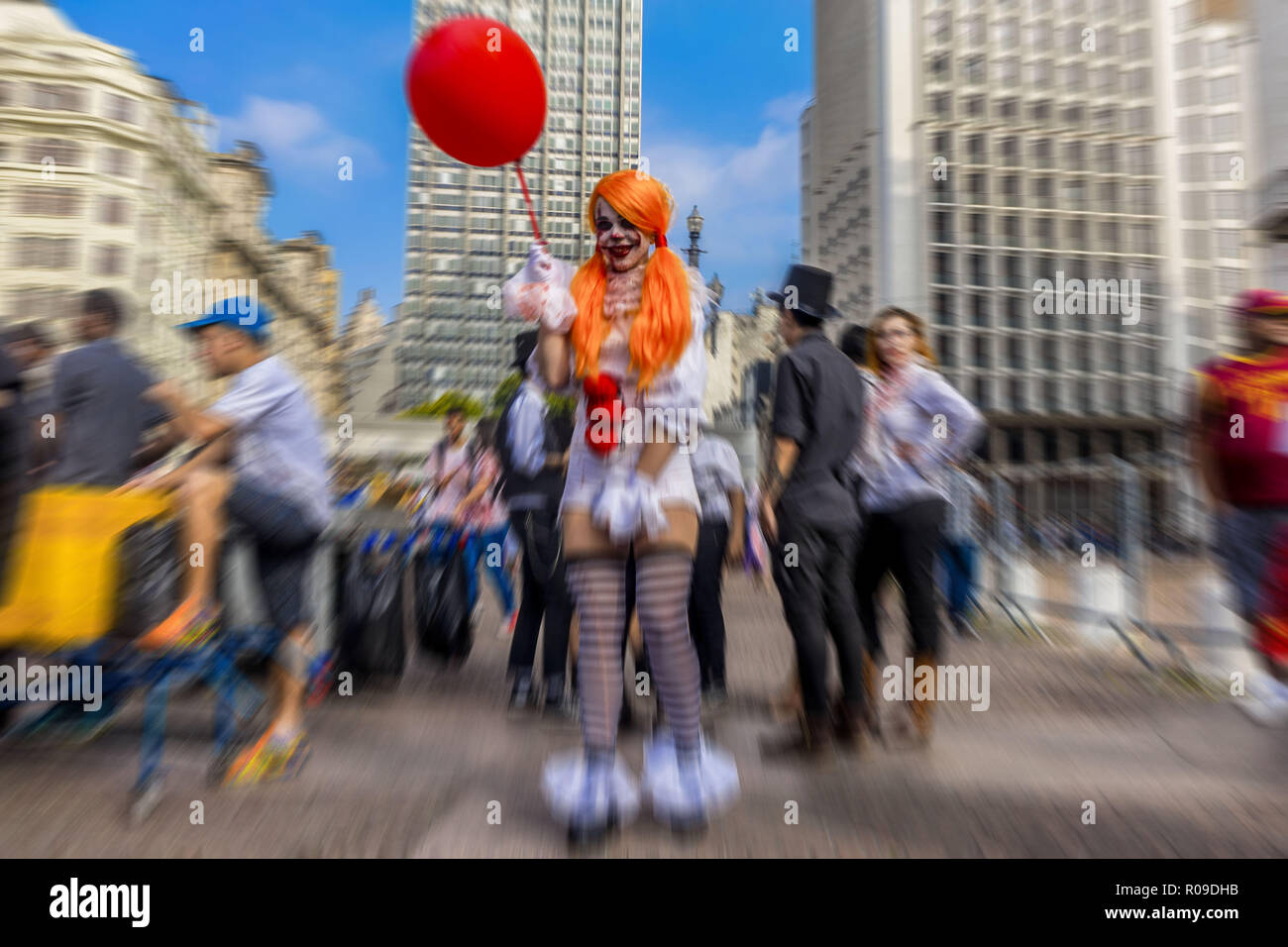 Sao Paulo, Brazil. 2 November 2018. ZOMBIE WALK BRAZIL: People take ...