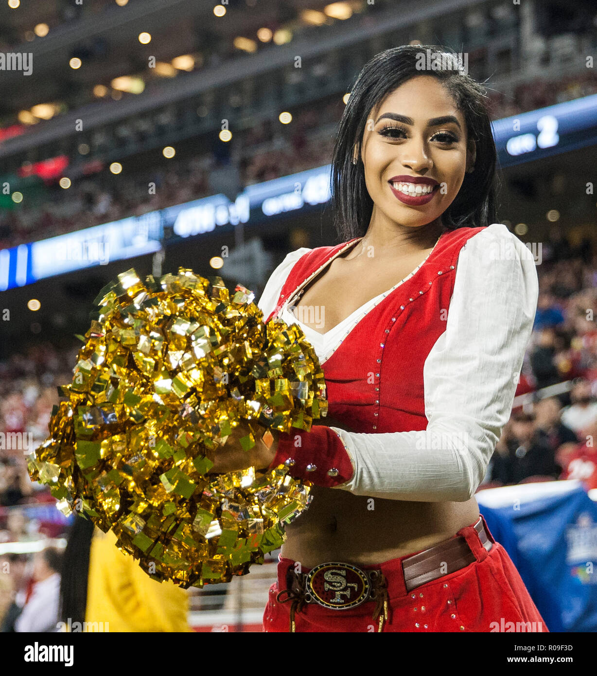 San francisco 49ers cheerleaders hi-res stock photography and images ...