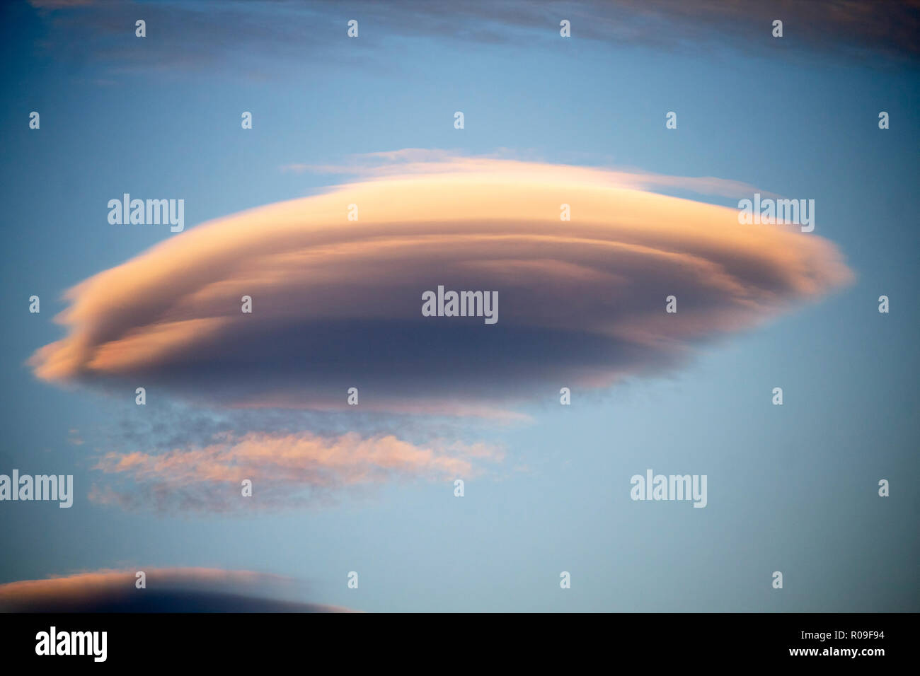 Lenticular clouds ( Altocumulus lenticularis ) UK Stock Photo - Alamy