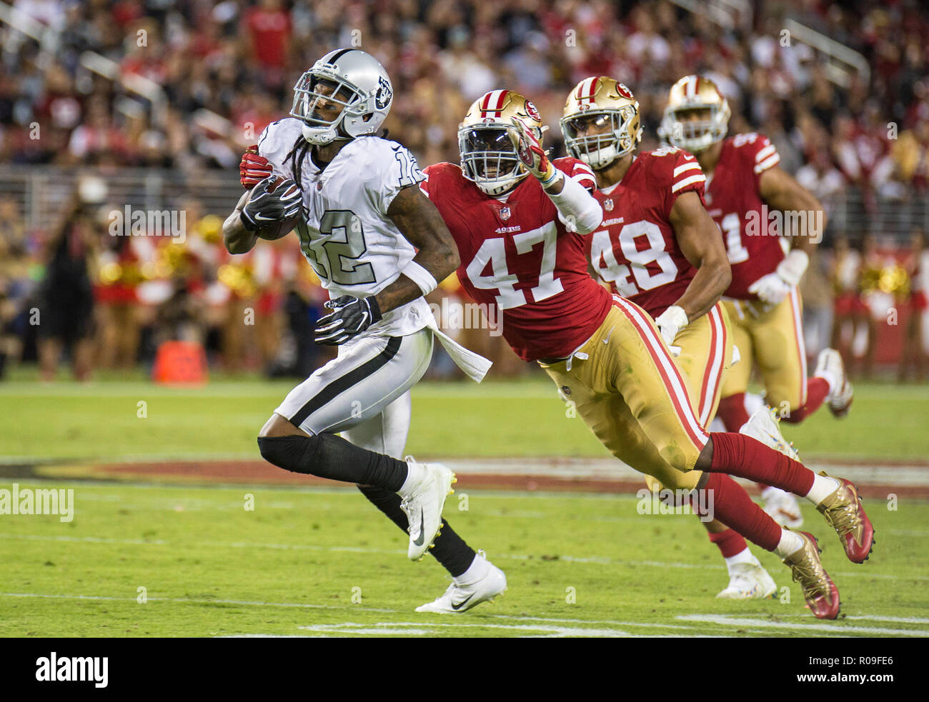 47 oakland raiders linebacker hi-res stock photography and images - Alamy