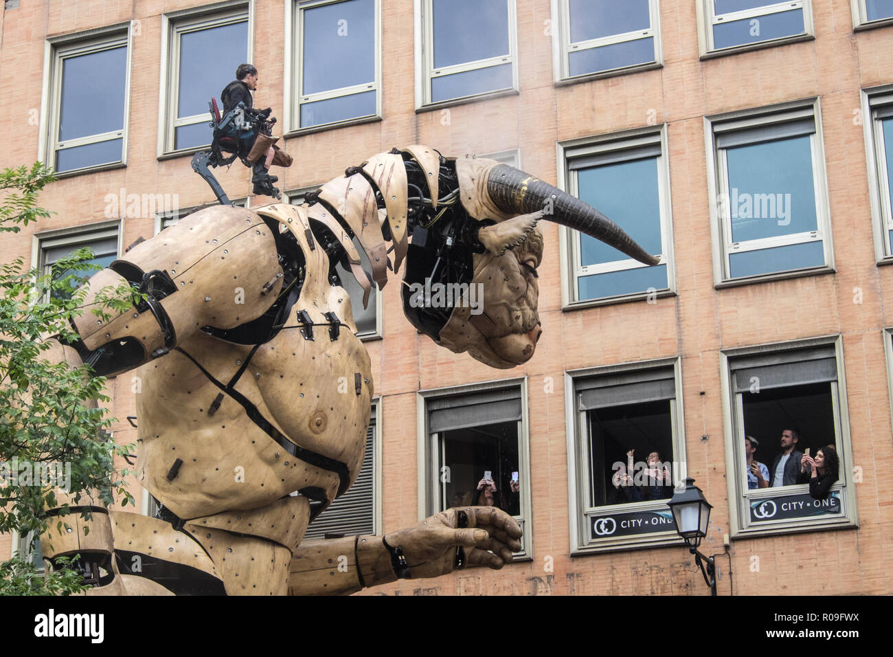 A gigantic mechanical spider hi-res stock photography and images - Alamy
