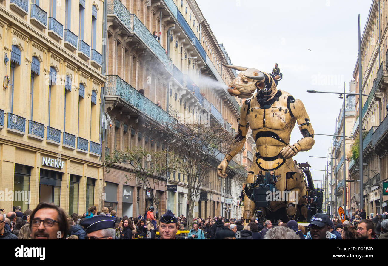 A gigantic mechanical spider hi-res stock photography and images - Alamy