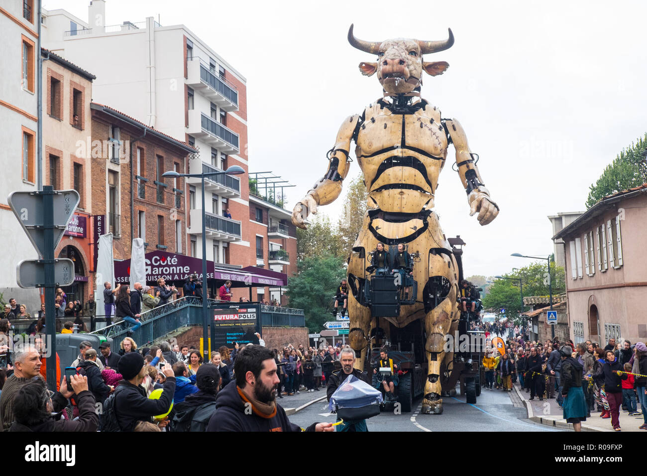 A gigantic mechanical spider hi-res stock photography and images - Alamy