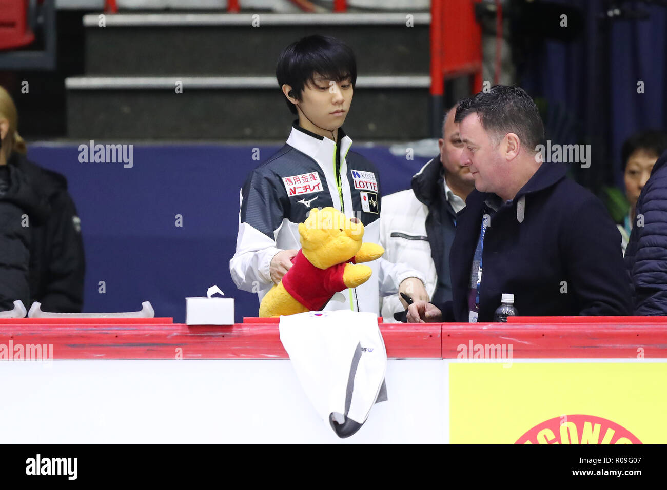 Helsinki Ice Hall, Helsinki, Finland. 3rd Nov, 2018. (L to R) Yuzuru ...