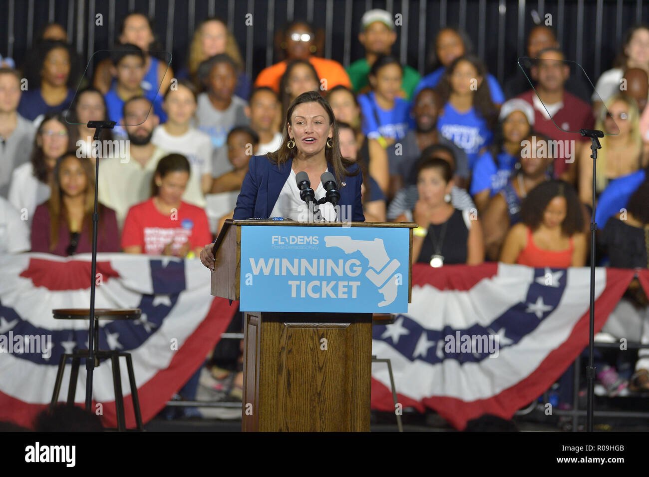 Mary barzee flores hi-res stock photography and images - Alamy