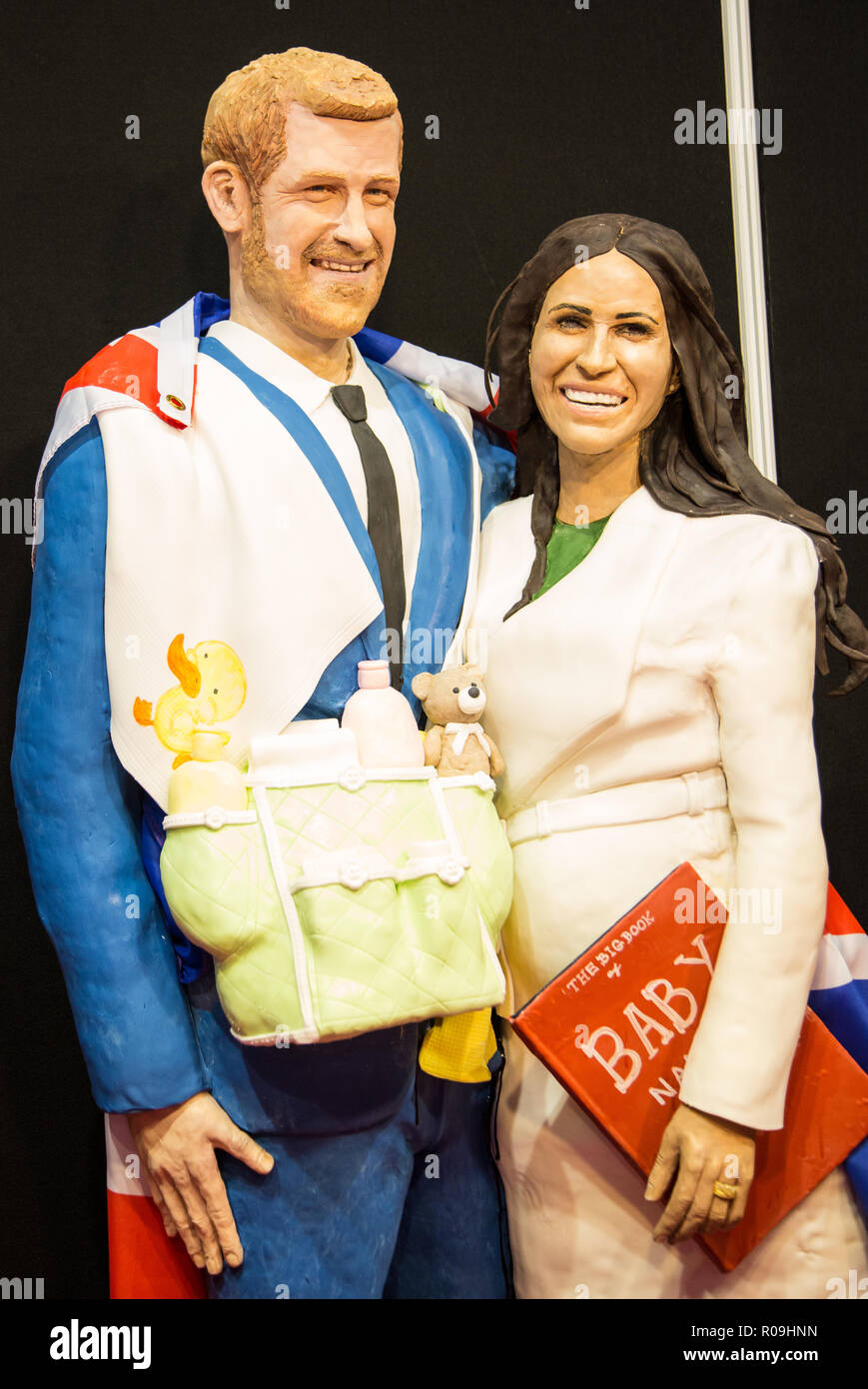Birmingham, UK. 3rd Nov, 2018. A Harry and Megan life size cake on ...