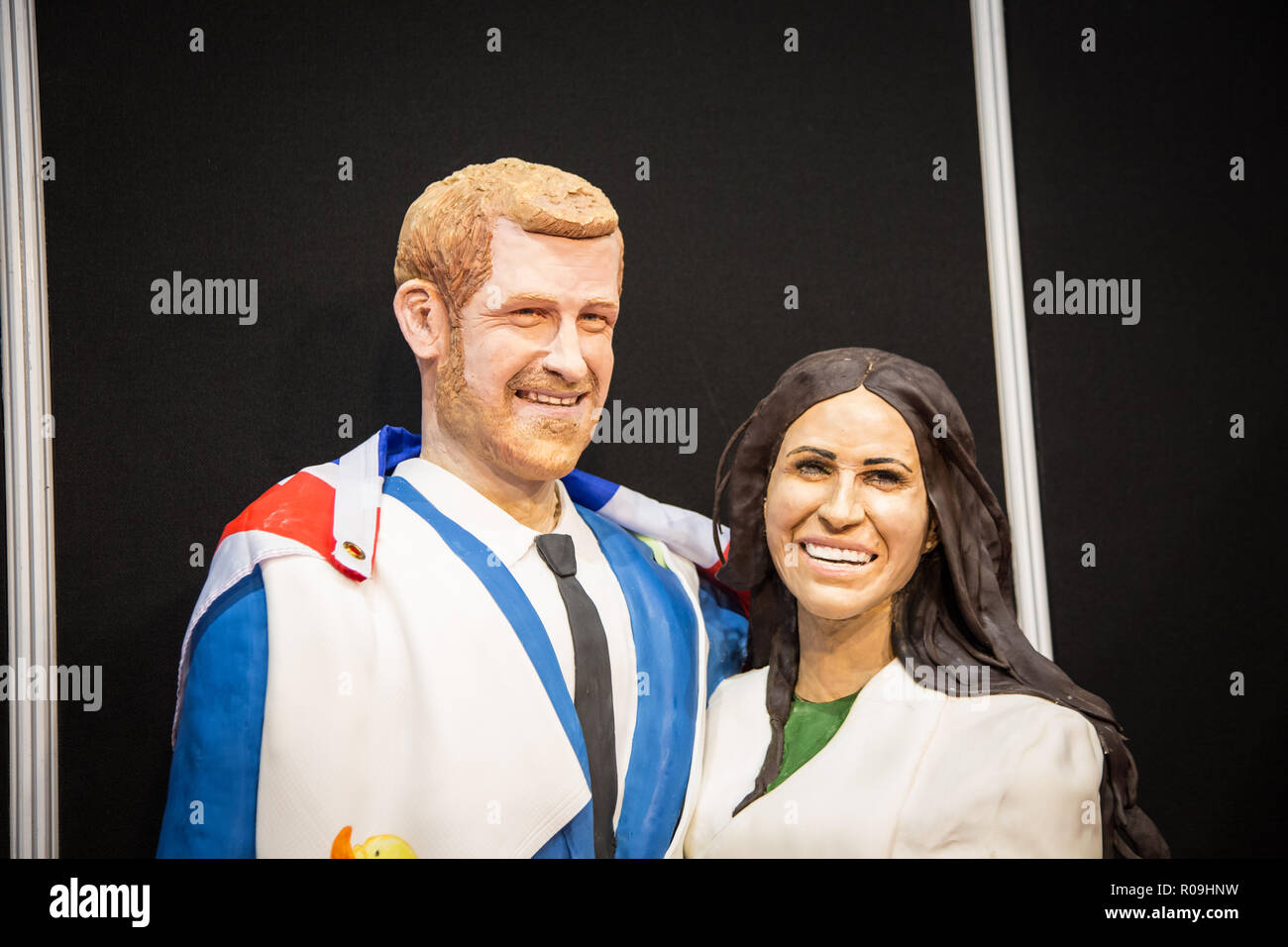 Birmingham, UK. 3rd Nov, 2018. A Harry and Megan life size cake on ...