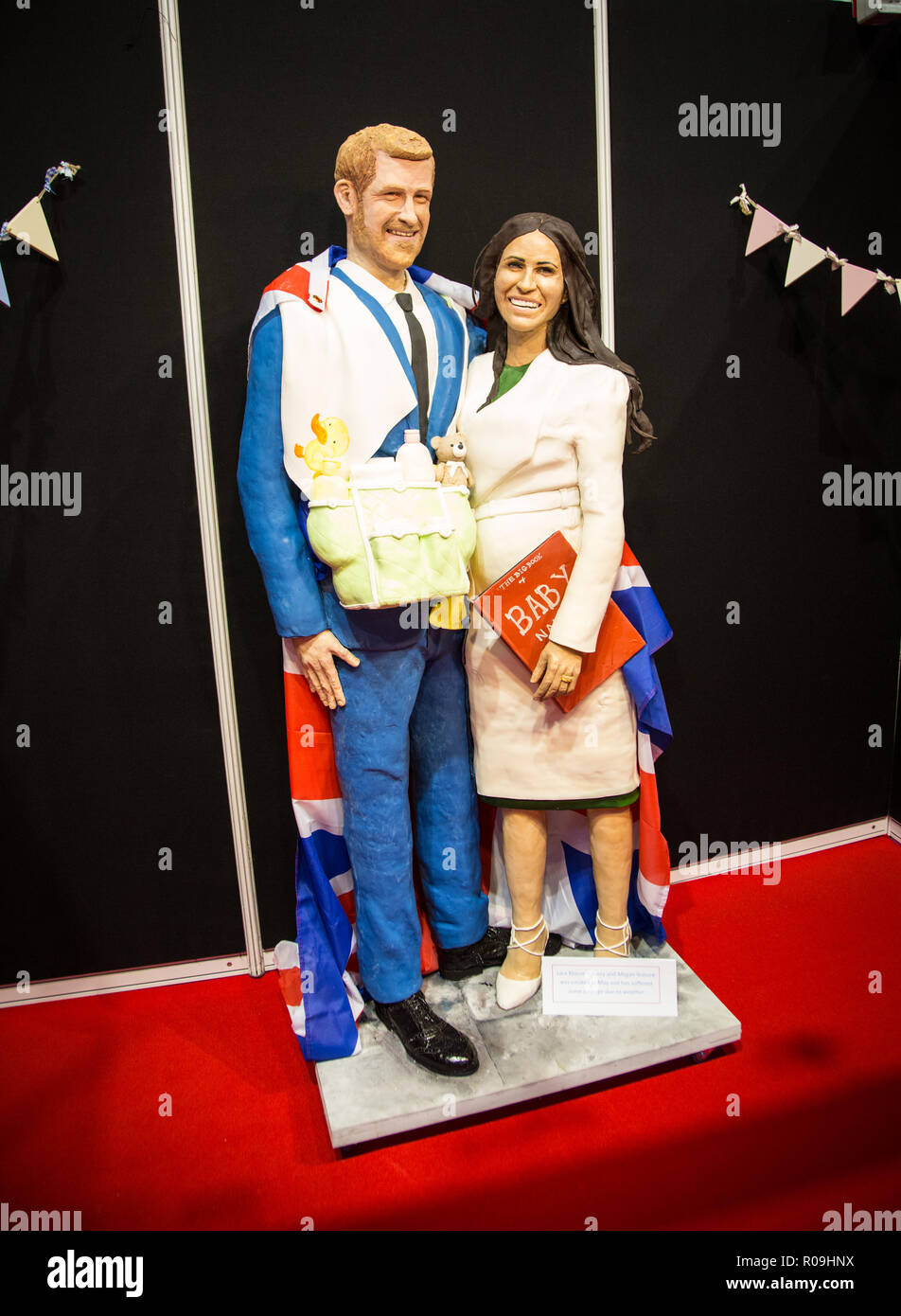 Birmingham, UK. 3rd Nov, 2018. A Harry and Megan life size cake on ...