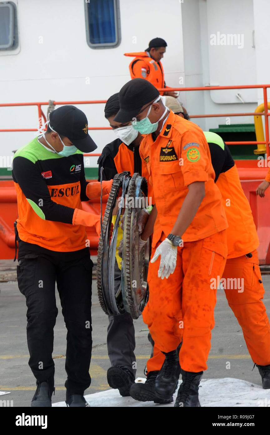 Indonesian rescue team members search hi-res stock photography and ...