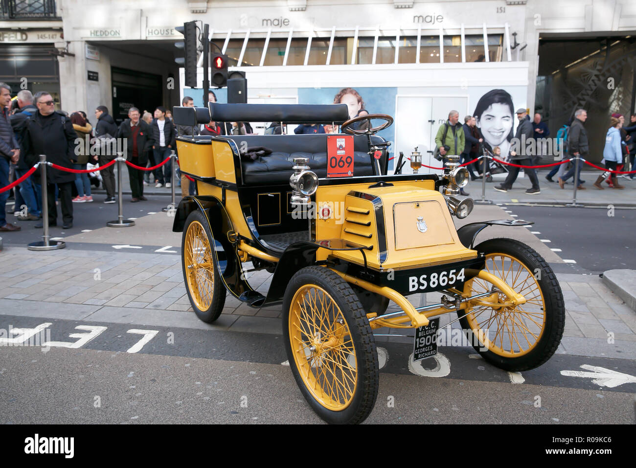 London, UK. 3rd Nov, 2018. Large crowds attend The annual Regent Street ...