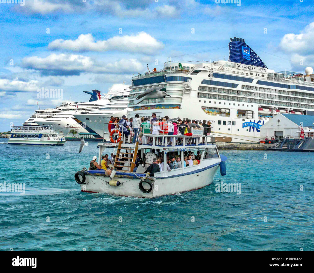 Bahamas water taxi hi-res stock photography and images - Alamy