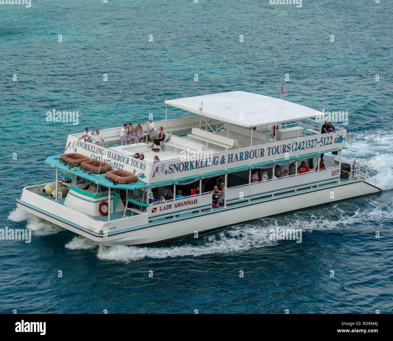 Snorkeling tour boat nassau bahamas hi-res stock photography and images ...
