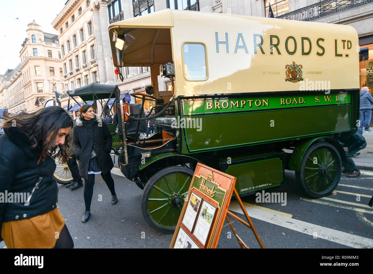 Harrods fire hi-res stock photography and images - Alamy