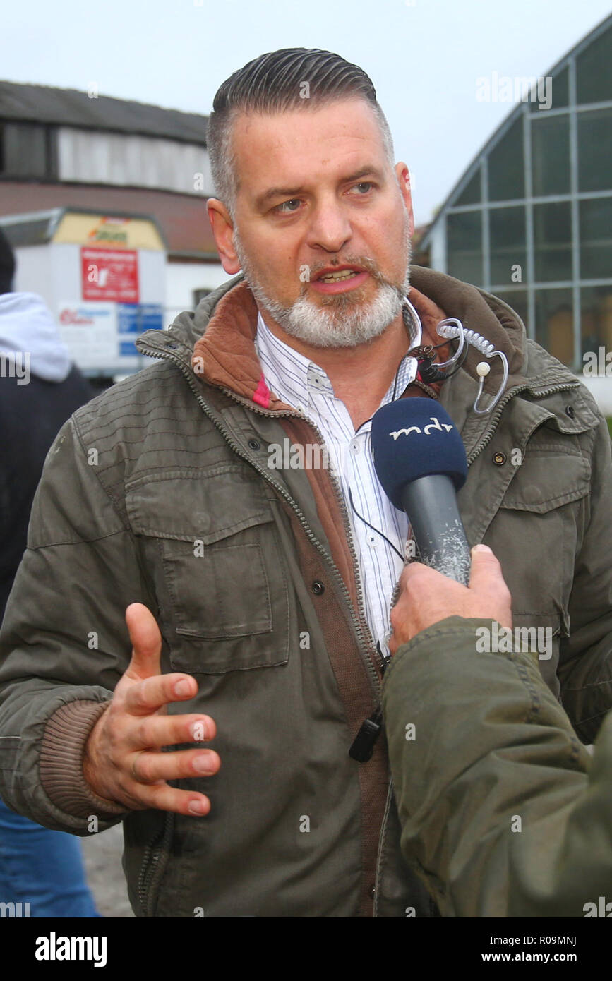 Schild schwert hi-res stock photography and images - Alamy