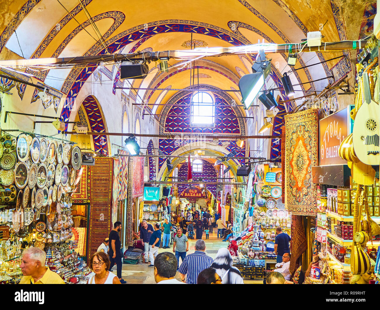 Tourists at the passageways of the Kapali Carsi, The Grand Bazaar of ...