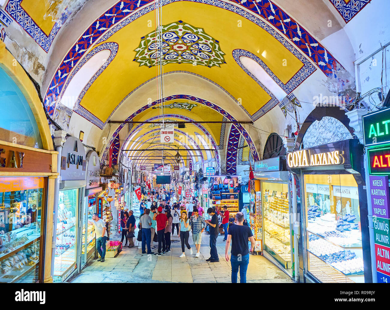 Kapali carsi grand bazaar istanbul hi-res stock photography and images ...