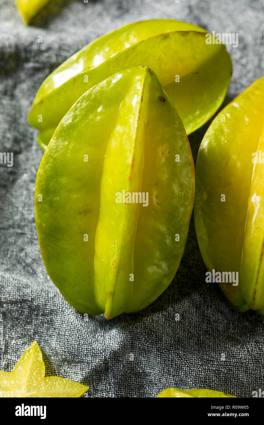 Healthy Raw Yellow Starfruit Ready to Eat Stock Photo - Alamy