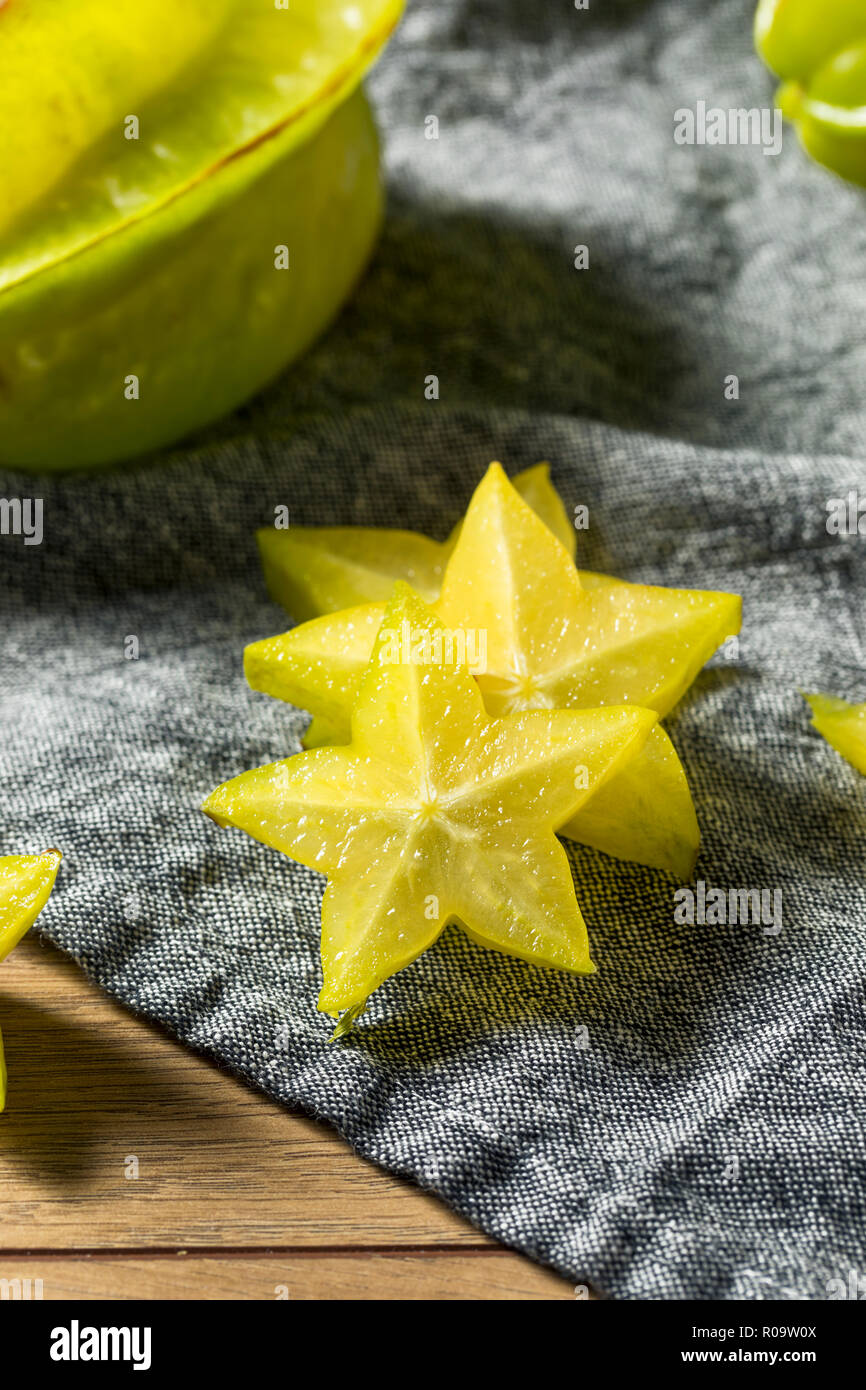 Healthy Raw Yellow Starfruit Ready to Eat Stock Photo - Alamy