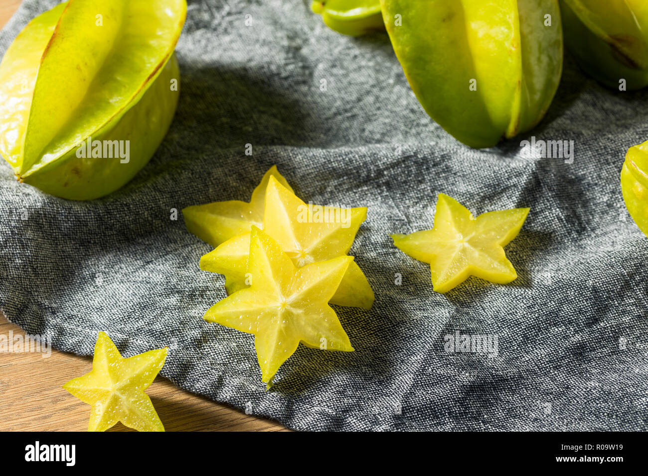 Healthy Raw Yellow Starfruit Ready to Eat Stock Photo - Alamy