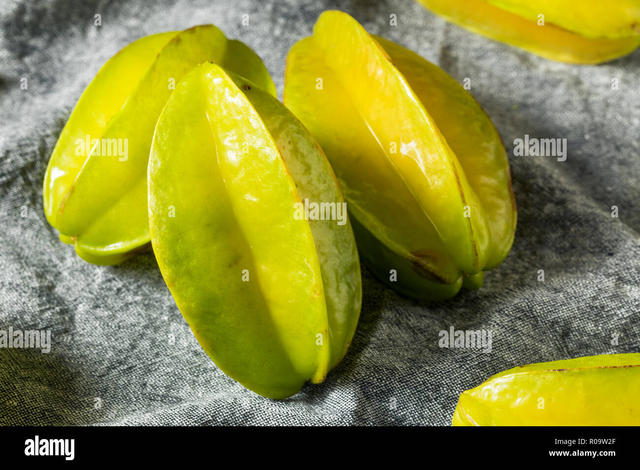 Healthy Raw Yellow Starfruit Ready to Eat Stock Photo - Alamy