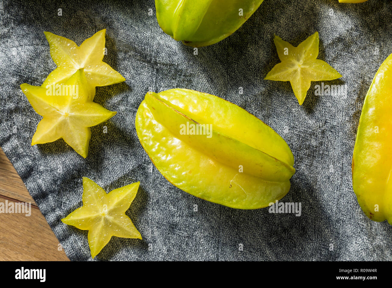 Healthy Raw Yellow Starfruit Ready to Eat Stock Photo - Alamy