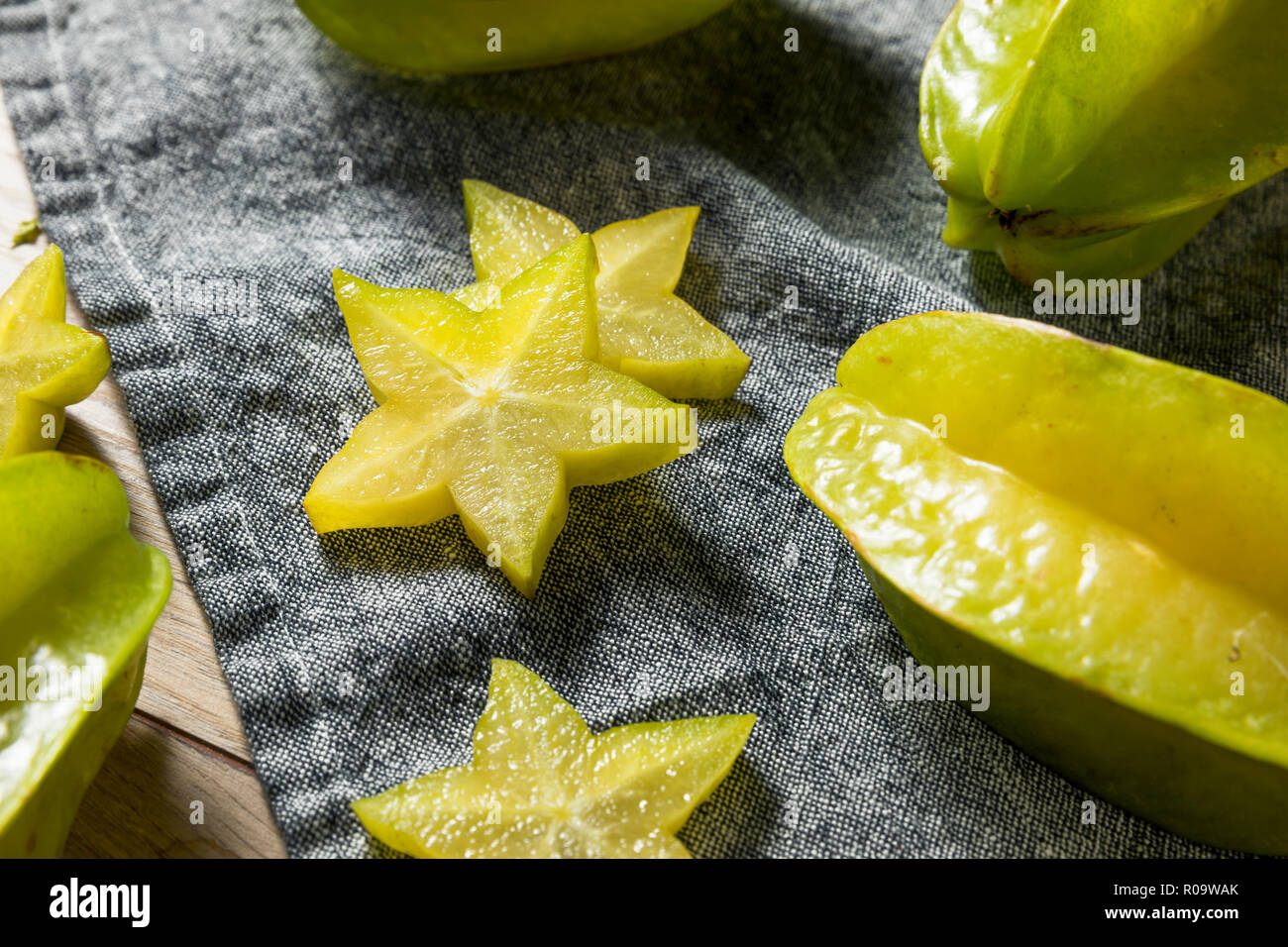 Healthy Raw Yellow Starfruit Ready to Eat Stock Photo - Alamy