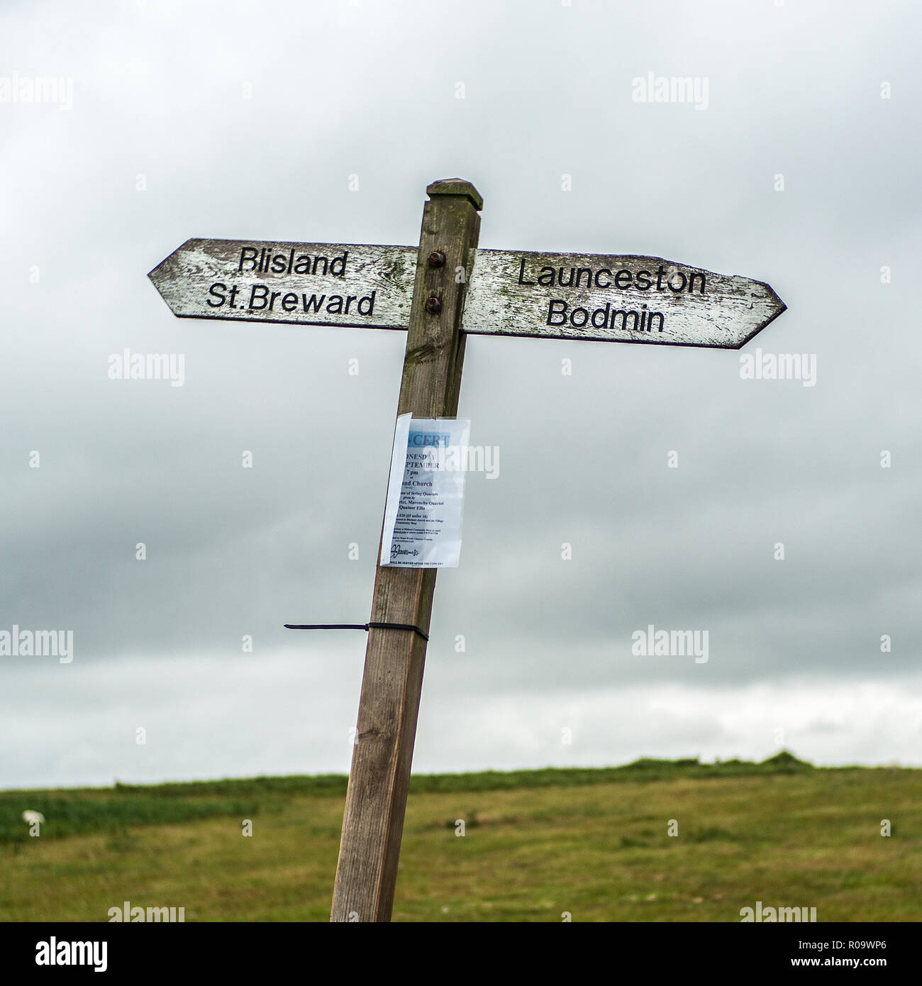 Sign points to blissland hi-res stock photography and images - Alamy