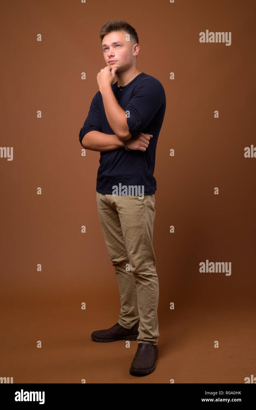 Full black man hi-res stock photography and images - Alamy