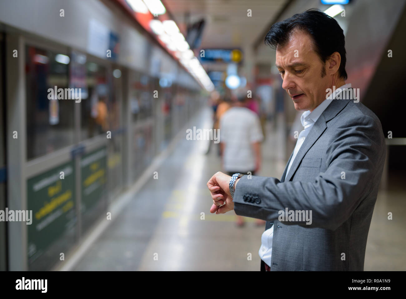 Man checking watch hi-res stock photography and images - Alamy