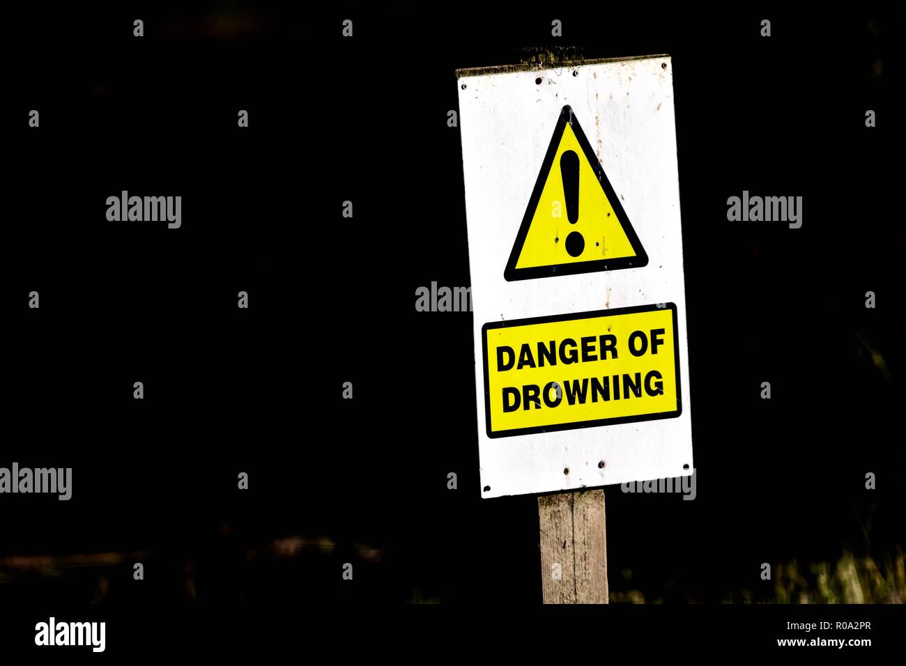 Risk of drowning sign hi-res stock photography and images - Alamy
